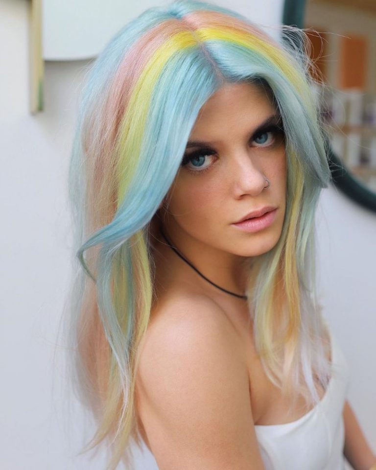 60 Pictures of Dyed Bangs & Colored Fringe That Are HOT in 2025